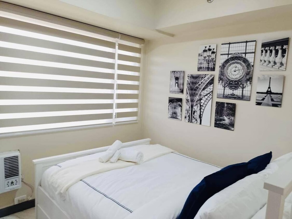 Larue cozy room in Solemare Parksuites Paranaque near Mall of Asia ...