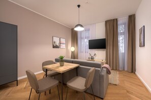 Apartamento | Área de estar | TV de tela plana