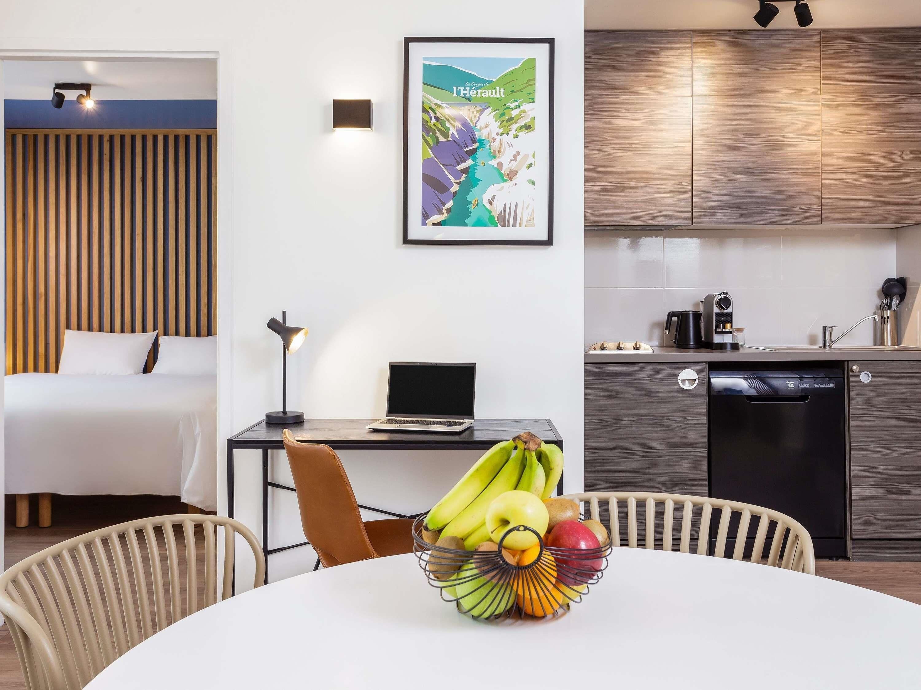 Apartamento, 1 quarto | Camas de colchão pillowtop, secretária 