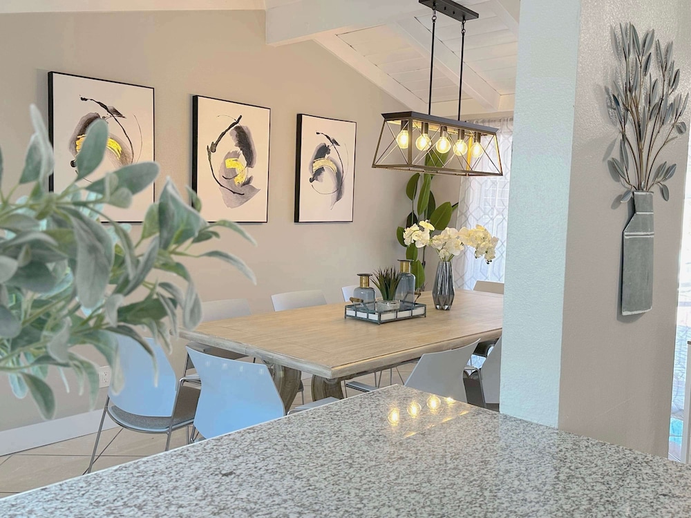 Disneyland 5BR/3BA Lux Villa, Arcade/Games No Tax - West Anaheim | Vrbo