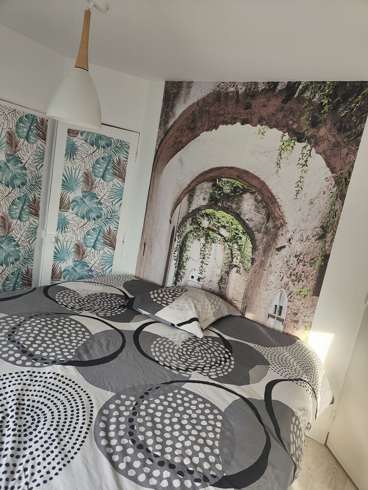 Well-lit apartment with a beautiful view Very well located for various ...