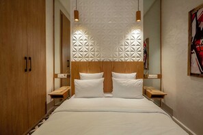 Quarto Standard (2) | Cofre no quarto, com decoração personalizada 