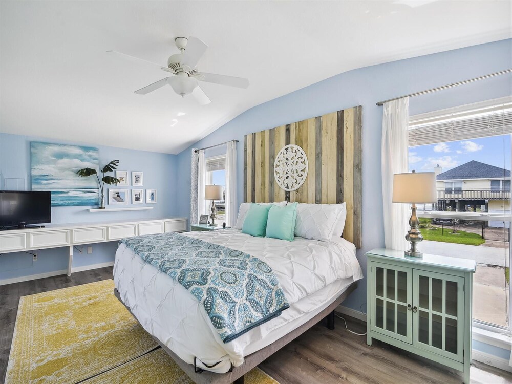 All Day Bay Dream | Canal Front with Dock! - Galveston | Vrbo