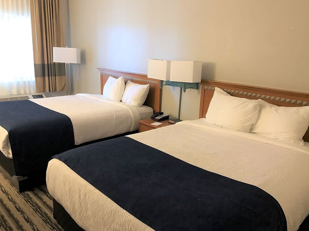 2 Pet-friendly Units Near Navajo Nation Council Chambers! Pool Access ...