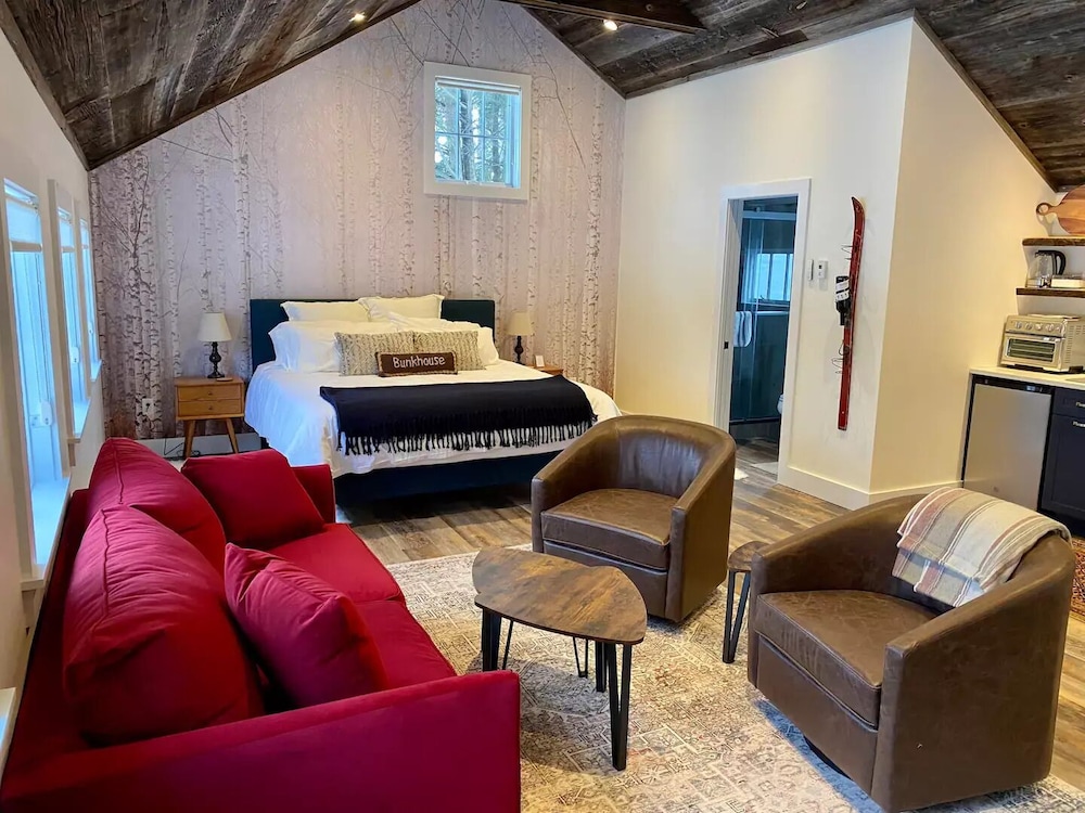 Bear Pass Bunkhouse - Manchester | Vrbo