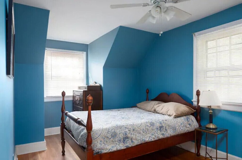 Downtown 1930's Shingle Home With Color. - Spartanburg, SC