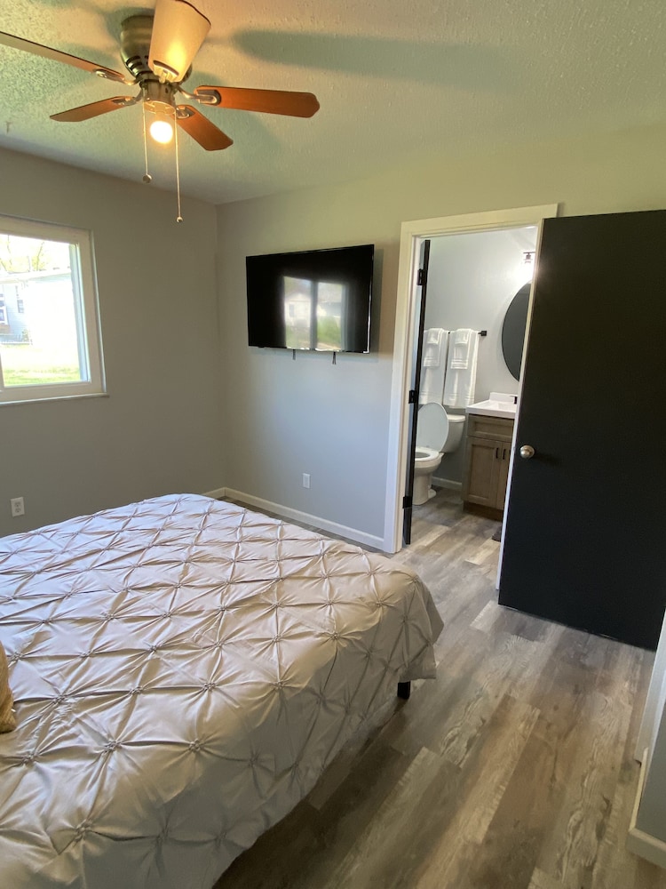 Lots of Space! Central to St Charles and STL. Newly Remodeled. Large ...