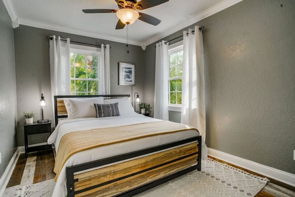 King Bed Suite + 4 Bedroom Home - Wabasso | Vrbo