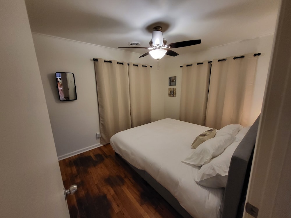 Smart Home Oasis With 2 King Beds And An Office - Alexa Controlled! - Tulsa, OK