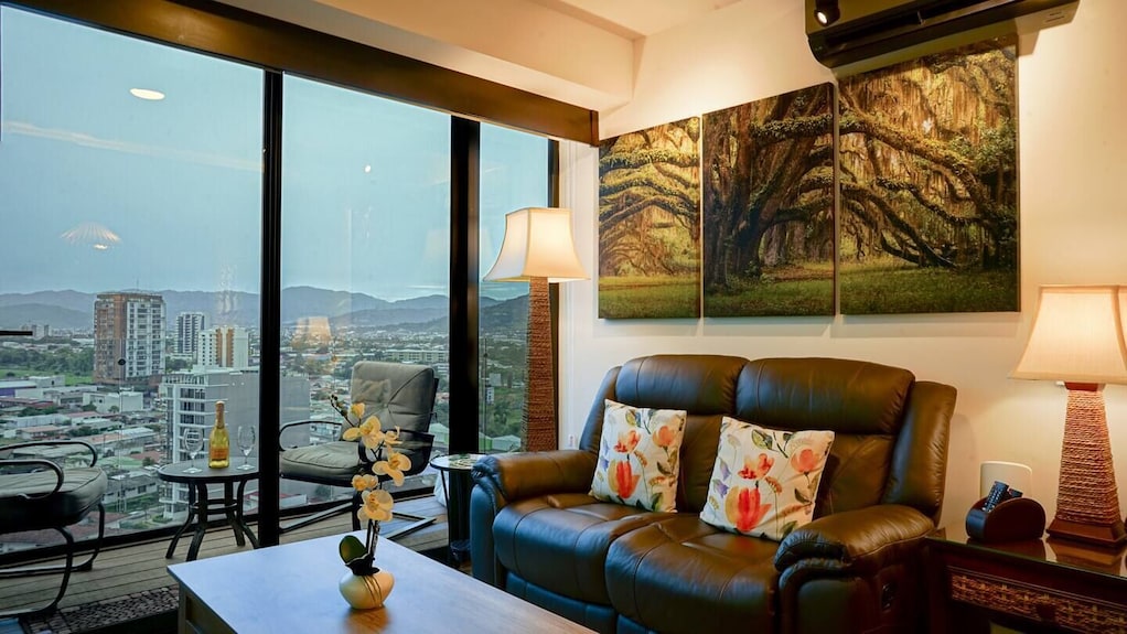 @Smartmobilis Luxury Villa For Long Stays & Medical Tourism Balcony,pool & Gym - San José