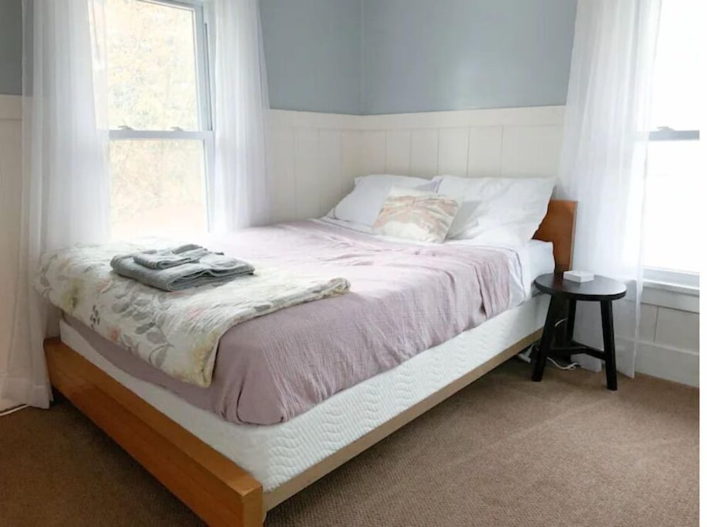 Cozy Craftsman ‘05 Near Downtown | Pet Friendly! - Fort Wayne, IN