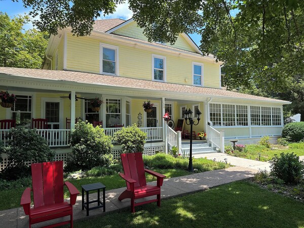 Red Rocker Inn - North Carolina