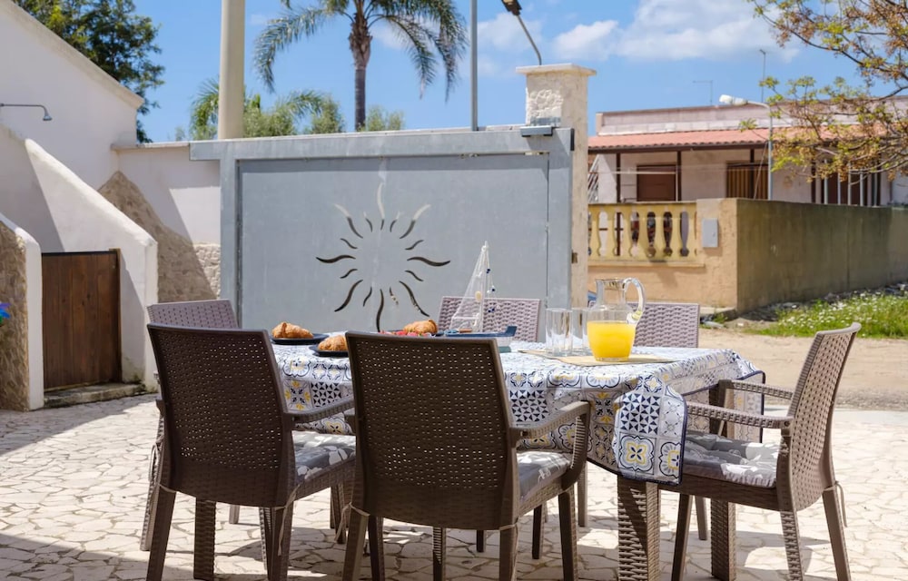 Villa Diamante Torre Lapillo With Air Conditioning, Parking And Wi-fi - Torre Lapillo