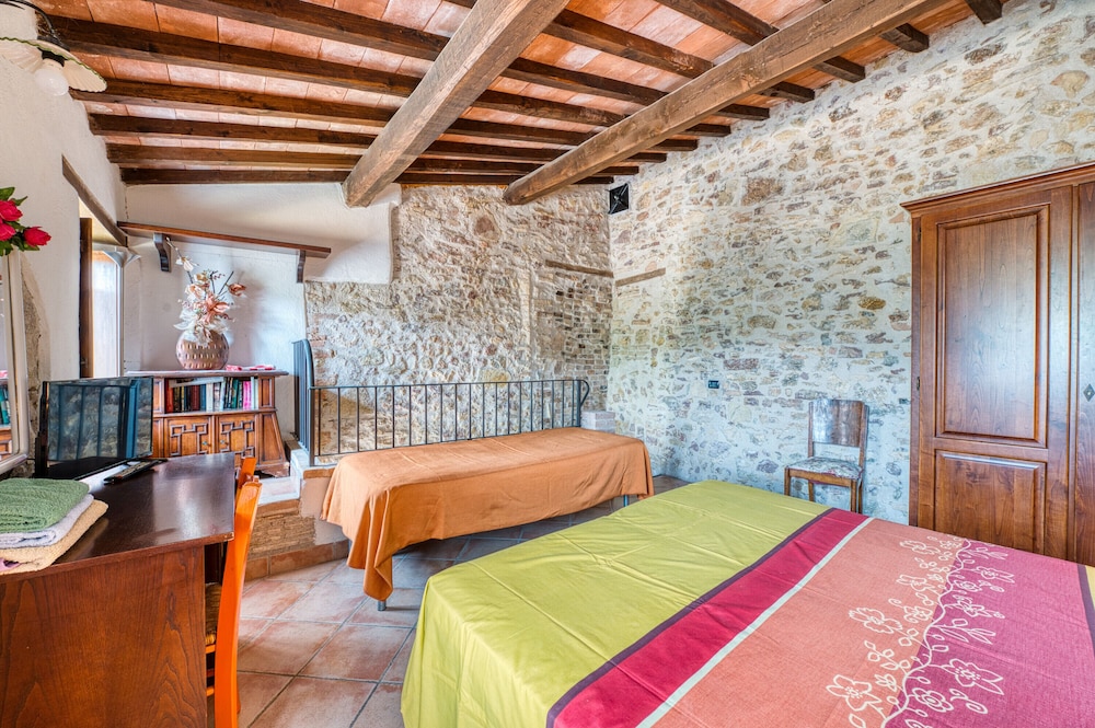 Agriturismo 'Casale Storico Xvii Sec - Tulipano' Con Vista Sulle Montagne E Piscina In Comune - Todi
