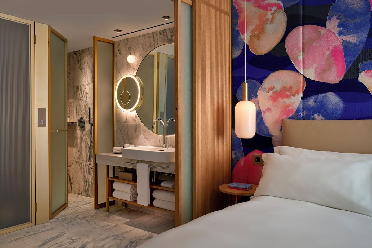 Roupas de cama premium, frigobar (abastecido com alguns itens grátis)