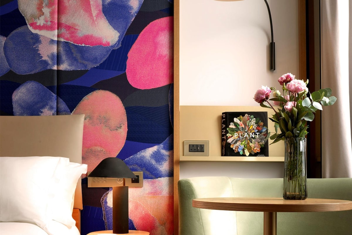 Roupas de cama premium, frigobar (abastecido com alguns itens grátis)