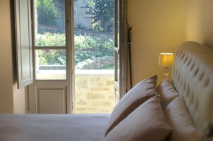 Quarto Duplo Superior | Roupa de alta qualidade, edredões de penas, minibar, cofre no quarto 