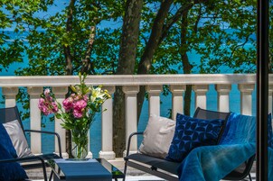 Quarto Superior | Minibar, cofre no quarto, secretária, cortinas/cortinados opacos 