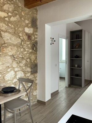 Apartamento luxo | Cozinha privada | Frigobar, micro-ondas, fogão, máquina de café expresso