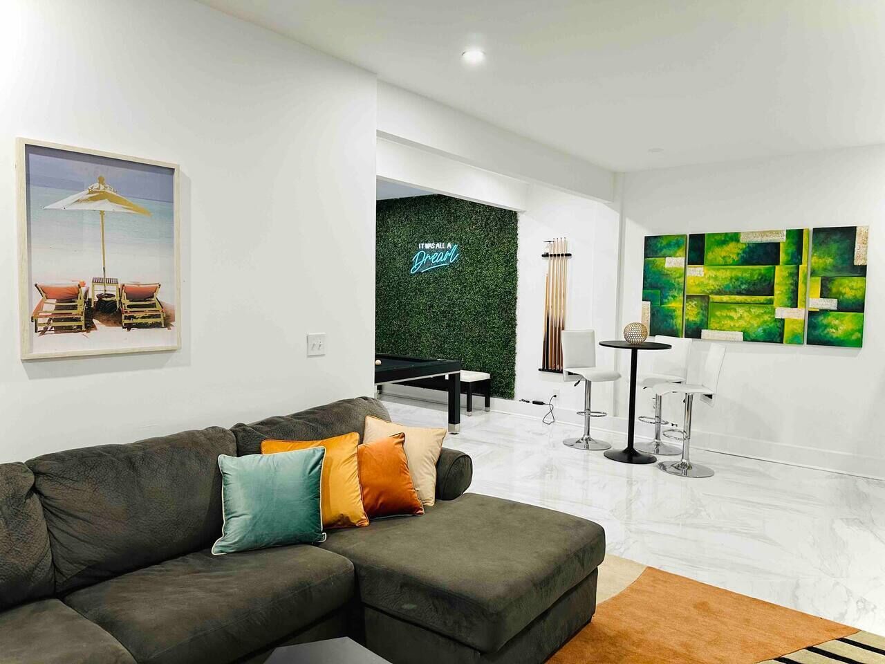 Miami Escape W/ Pool & Hot Tub - Charlotte, NC