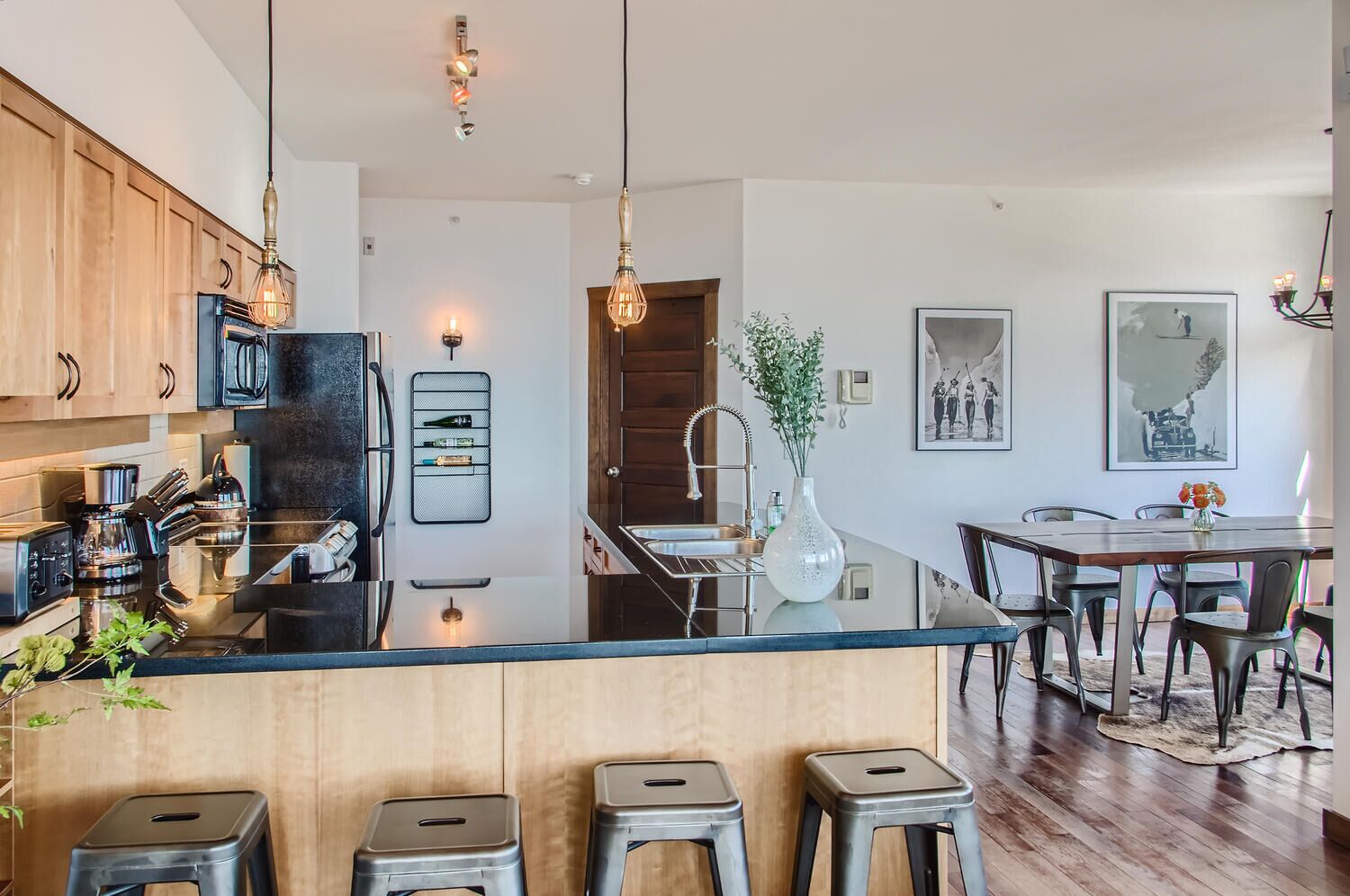 Apartamento Deluxe em Condomínio Fechado | Cozinha privada | Um frigorífico, um forno, uma placa de cozinha 