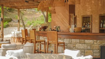 Bar junto à piscina