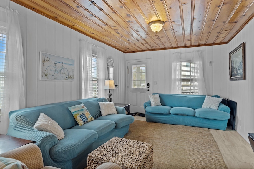 The Saltbox-home In Atlantic Beach - Morehead City, NC