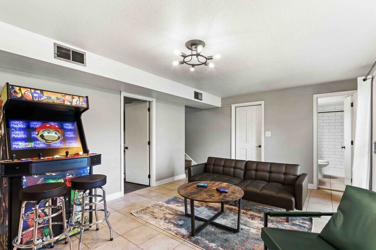 *New Pool With Sun Shelf <Br>*5 Beds<br>* Arcade<br>* Ping Pong<br>* Dog Friendly- Even A Doggy Door!<br>* Astro Turfed Yard<br>* 15 Min To Downtown, 25 Min To Pensacola Beach<br>* Kids Room With Toys, Crib, And High Chair<br>* Game Room Overlooking - Pensacola, FL