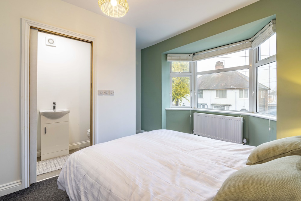 Three- Bedroom Villa. Close To The City Centre - Nottingham
