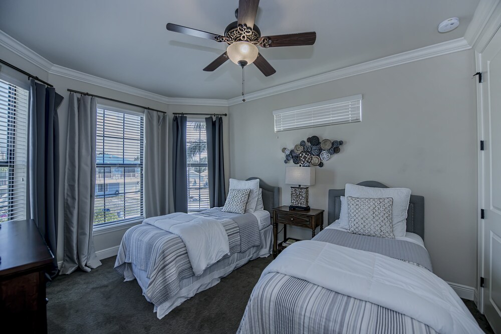 4737 Jackfish St - 4 Bedroom w Den Reviews, Deals & Photos 2026 - Vrbo