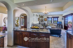 Villa, 4 quartos, fumadores, piscina privativa | Interior