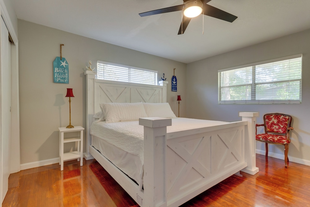 Sunny Fort Walton Beach Vacation Rental w/ Yard! - Wright | Vrbo