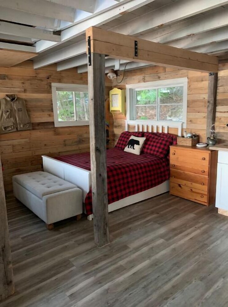 Off the Grid Garland Get Away! - Oxford County | Vrbo