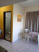 Apartamento standard | Frigobar, escrivaninha, espaço de trabalho para notebook