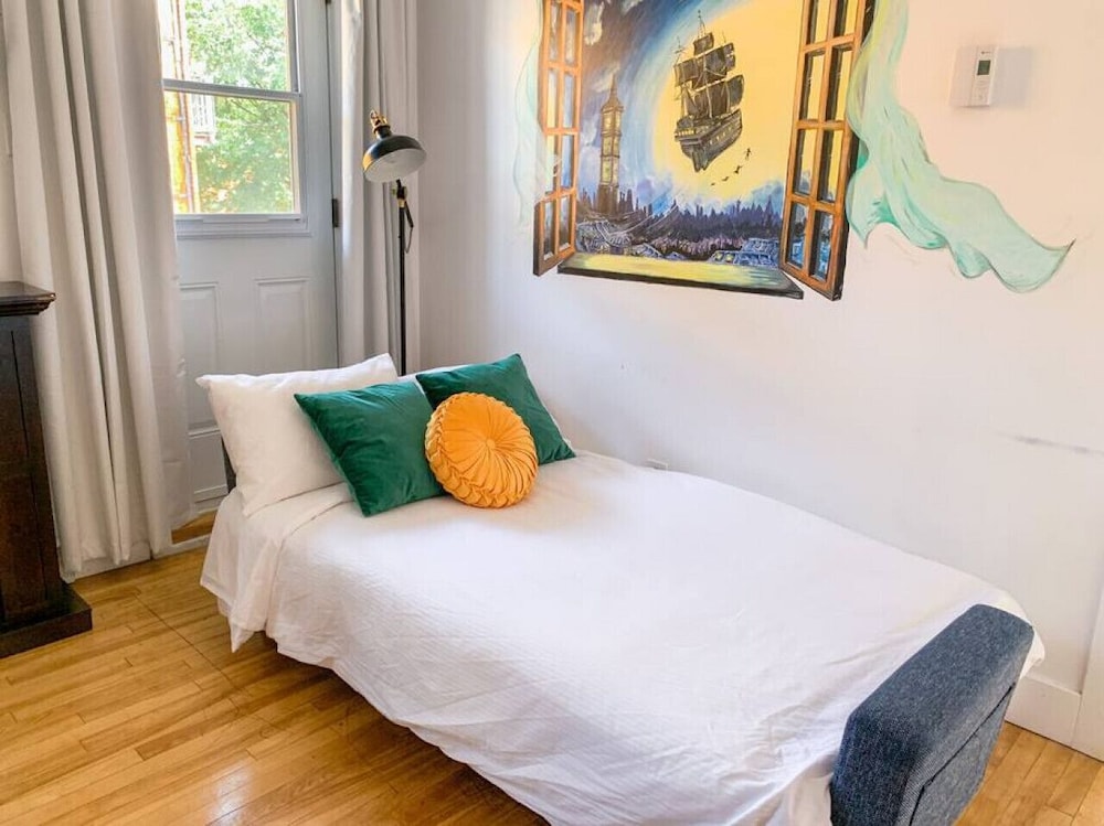 Fiction/Rooftop/Terraces/Plateau/St-Denis/AC/TV - Montreal | Vrbo