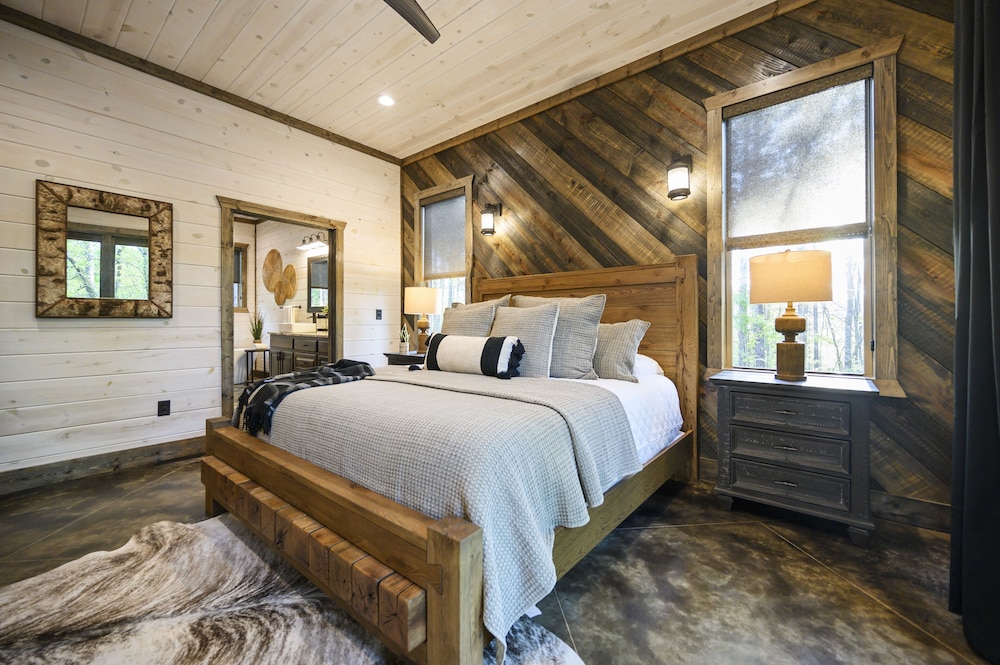 Good Spirits: Ultra Luxe Cabin in the Woods. Sleeps 14 - McCurtain ...