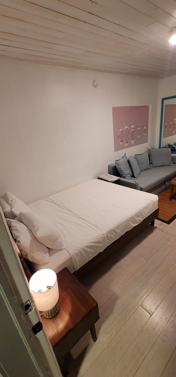 Beachfront On The Sand #117 South Of 5th, 335 Ocean Dr, Miami Beach - South Beach, FL