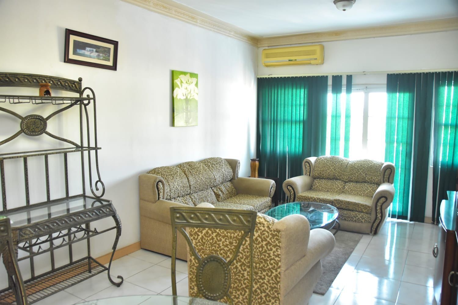 Embassy Deluxe Apartment\n - Kingston