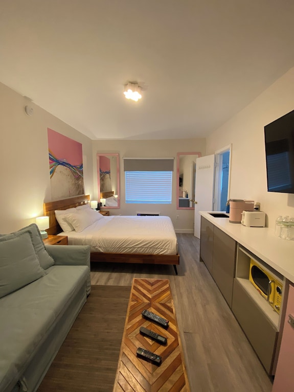 Beachfront On The Sand #229, South Of 5t, 335 Ocean Dr, Miami Beach - Miami Beach, FL