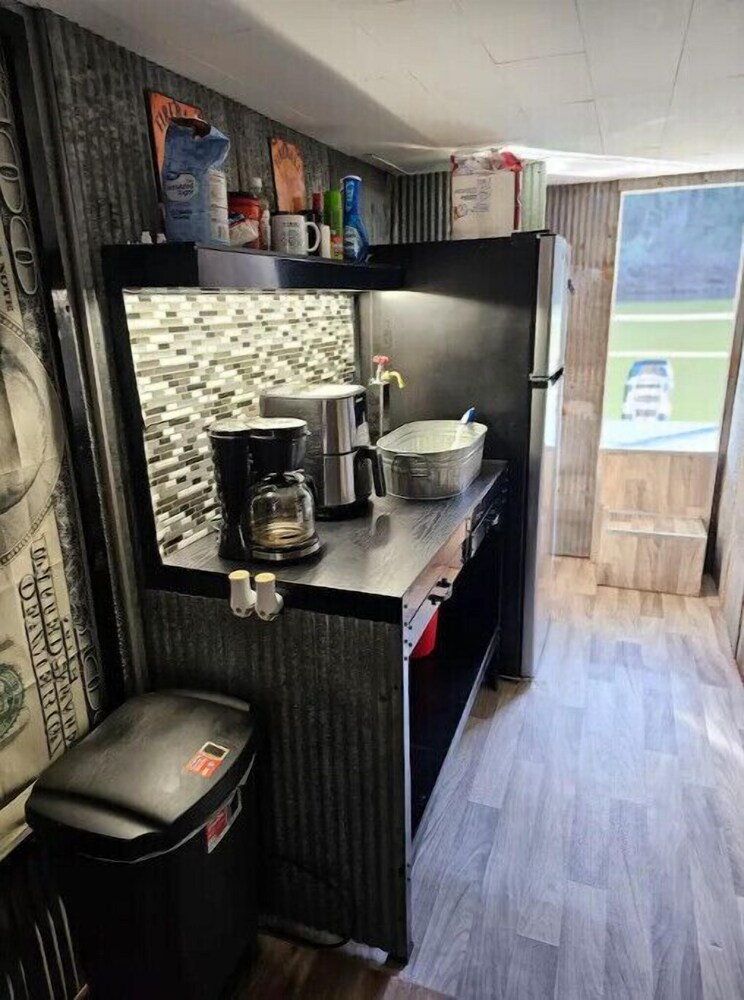 Life’s a Boat! Studio style! Sleeps 4! - Walling | Vrbo