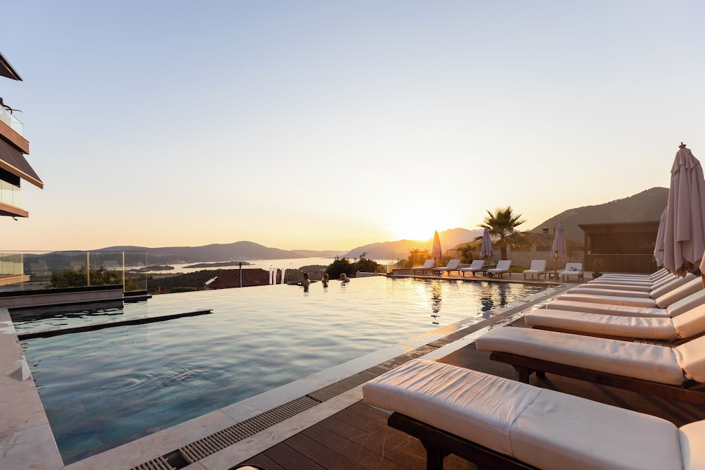 Royal Blue Resort & Residence Reviews, Deals & Photos 2026 - Vrbo