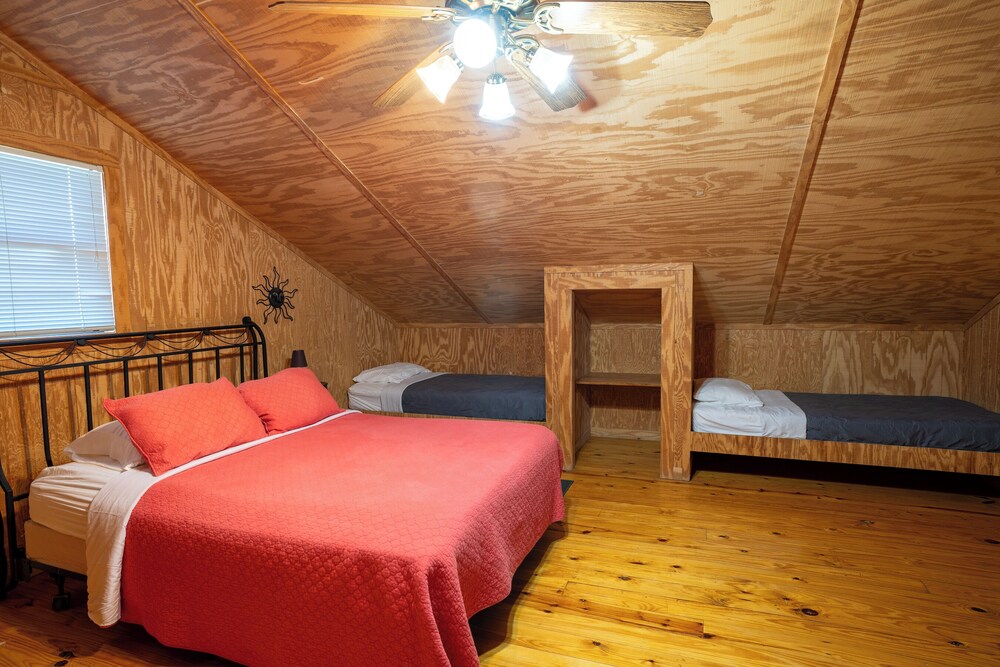 Spacious home with a great view! - Concan | Vrbo