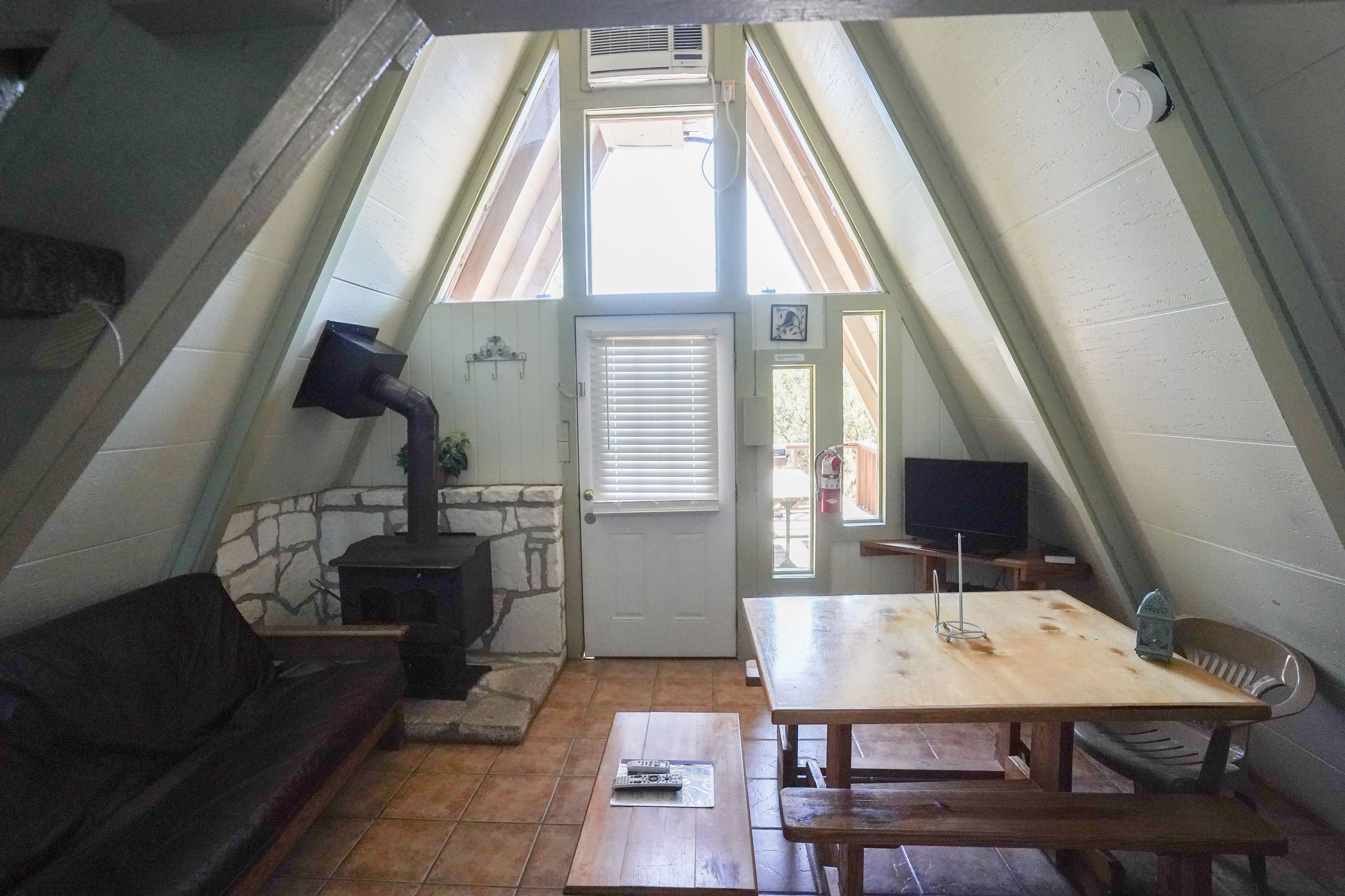 Quaint Cabin Located Near The Frio River - Concan, TX