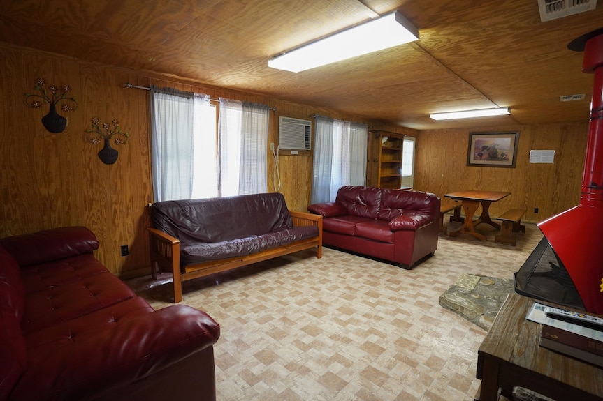 Quaint Cabin Located On The Frio River - Concan, TX