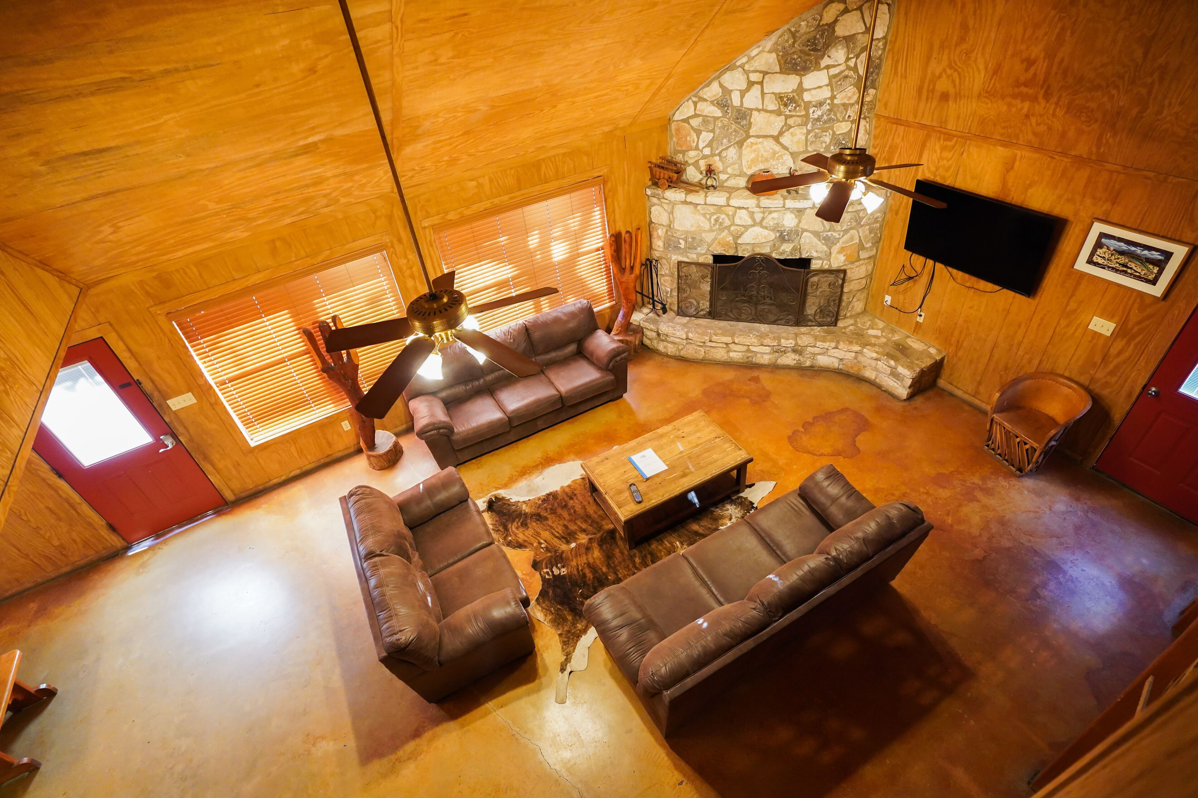 River Front Cabin With Access To Shared Pool! - Concan, TX