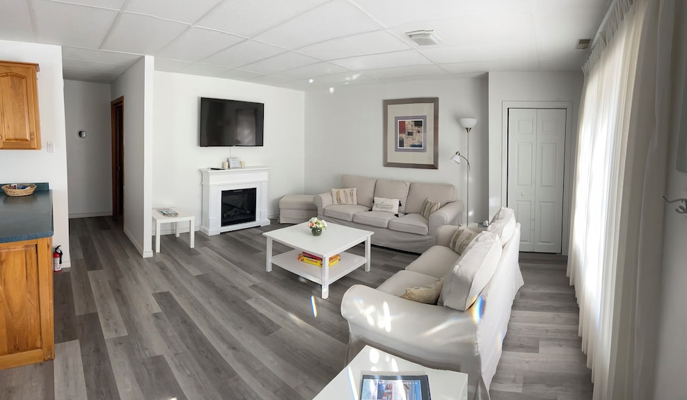 Cozy 2 Bdrm Cottage W/private Hot Tub, Sauna, Private Beach Access, Fire Pit - Ontario