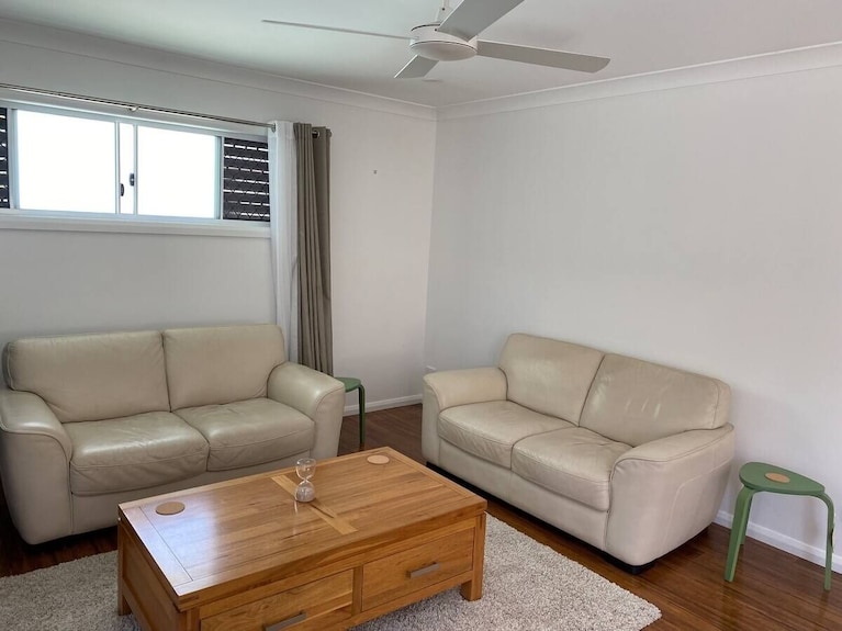 Wamberal/terrigal Beach Is A 10-15 Min Walk Or 4 Minute Drive Away.*new Fast Nbn - Terrigal