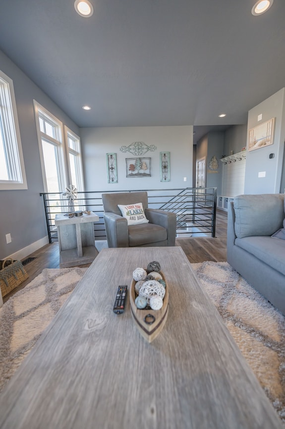 Bear Essentials | New 5br On Golf Course | Hot Tub, Game Room & Ideal Beach Access - 加登