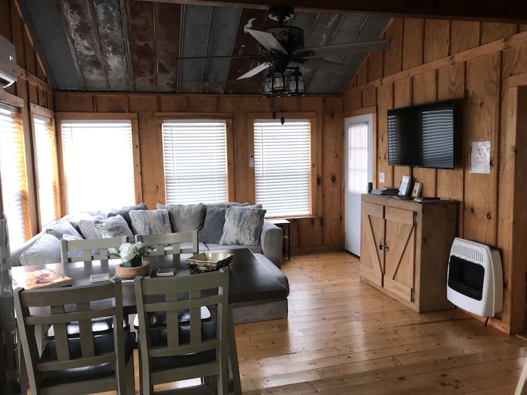 Pruitt Mountaintop Cabin Rental - Arkansas