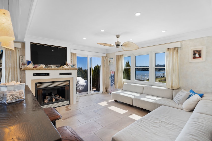 Waterfront Townhouse - A Slice Of Heaven - The Hamptons, NY